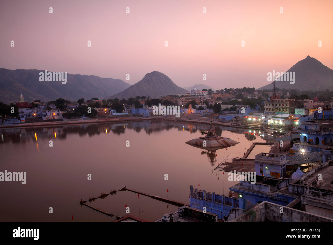 Pushkar Bathing Ghats High Resolution Stock Photography and Images - Alamy