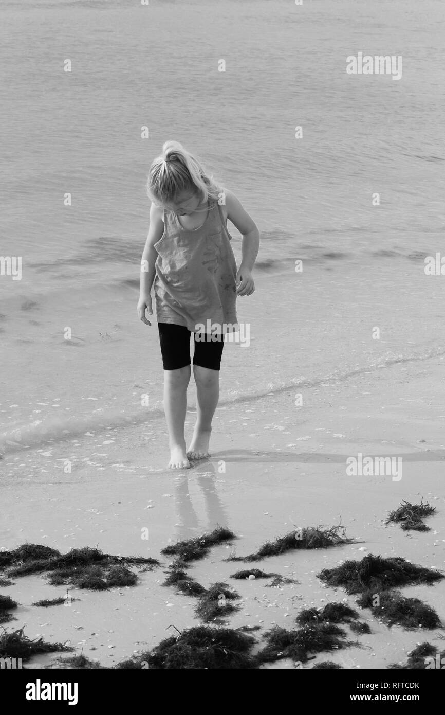 Girl walking in the sand hi-res stock photography and images - Alamy
