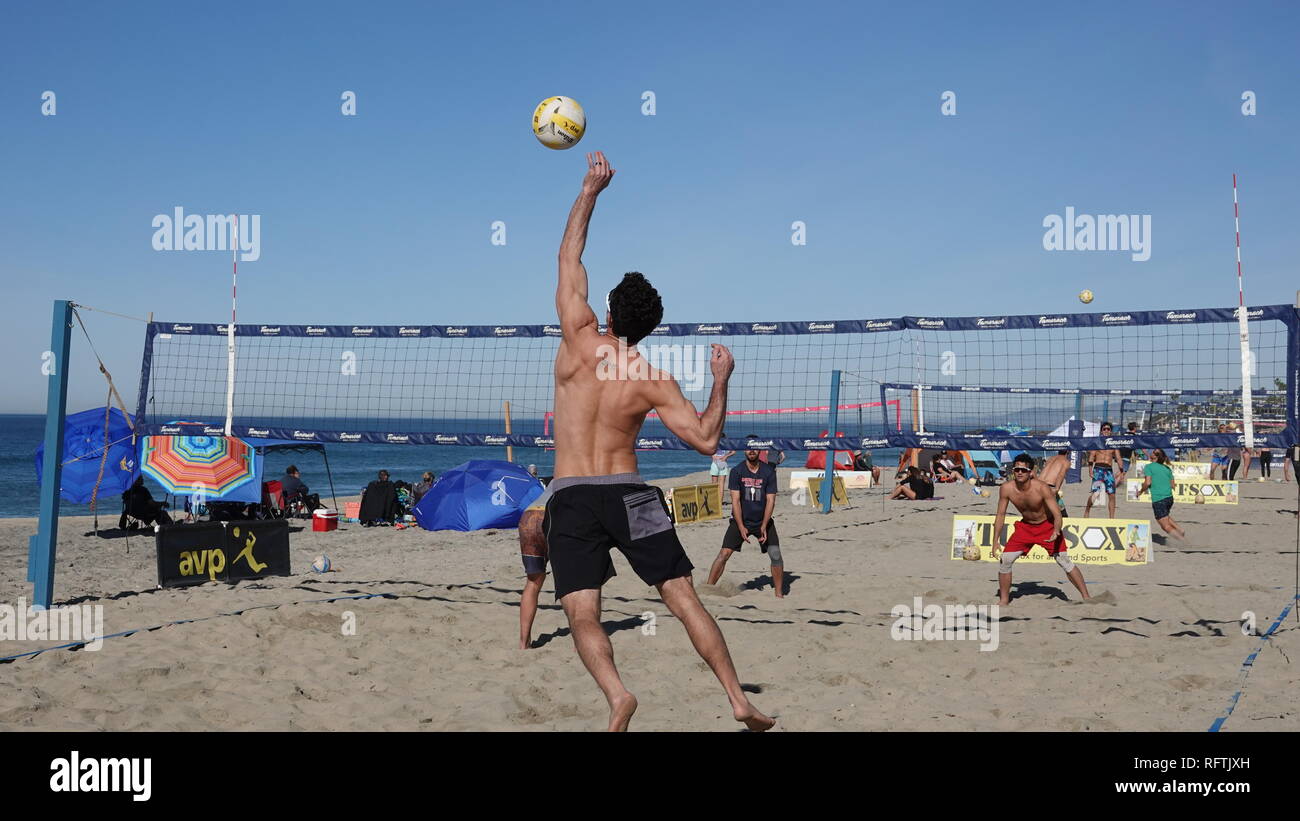 Volleyball players in action hi-res stock photography and images - Alamy
