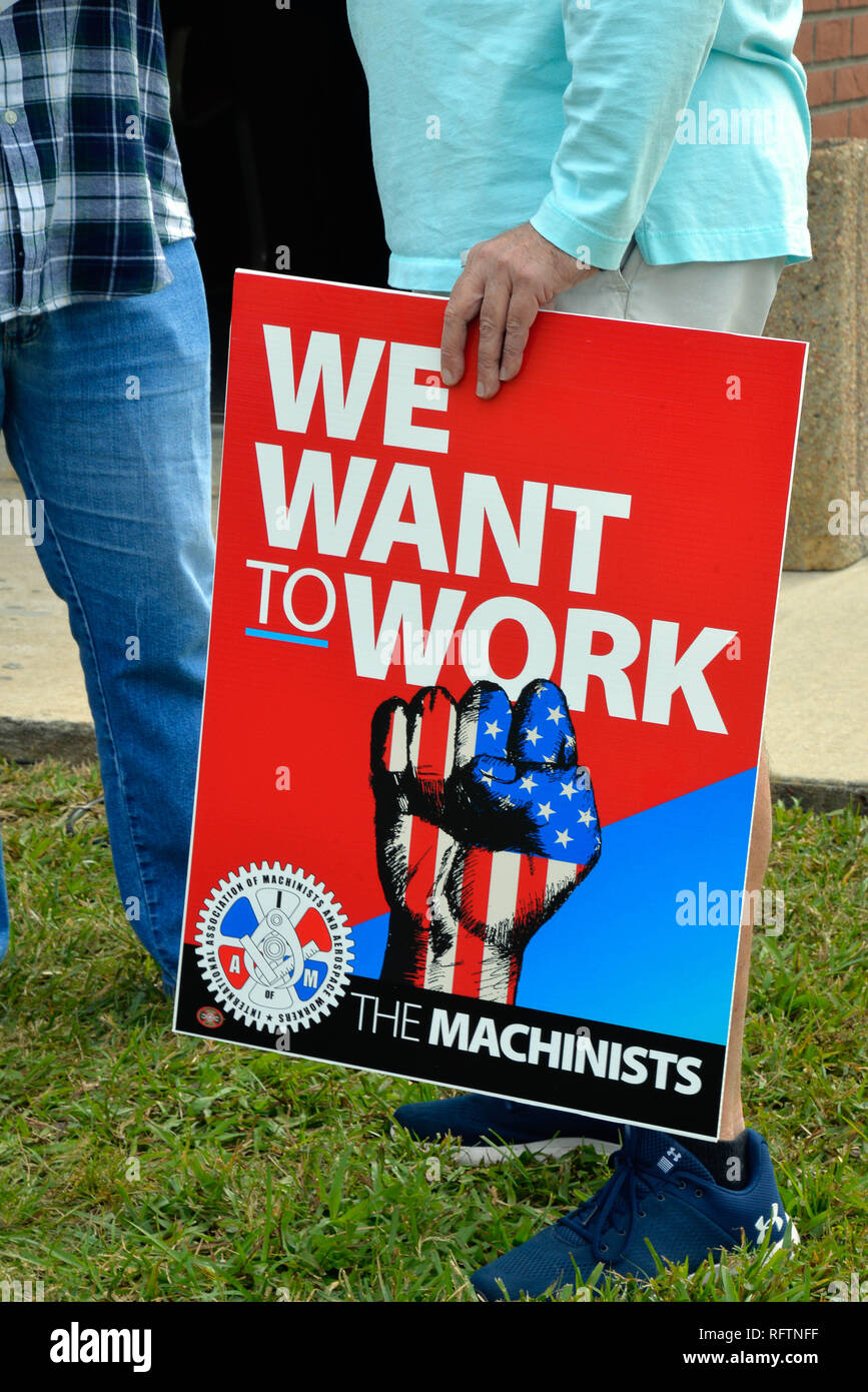 Machinists and aerospace workers hi-res stock photography and images ...