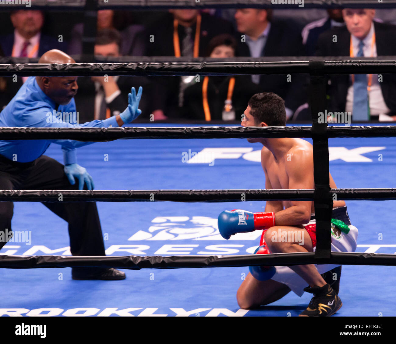 Knockdown center hi-res stock photography and images - Alamy