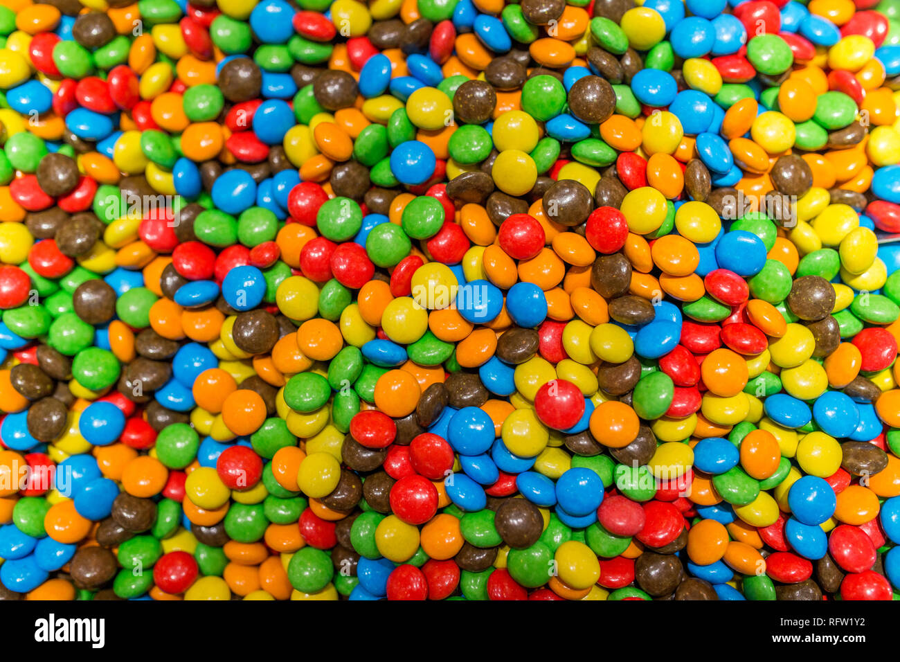 White chocholate hi-res stock photography and images - Alamy