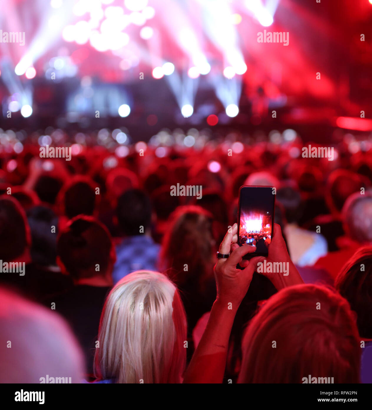 Shooting stage smart phone hi-res stock photography and images - Alamy