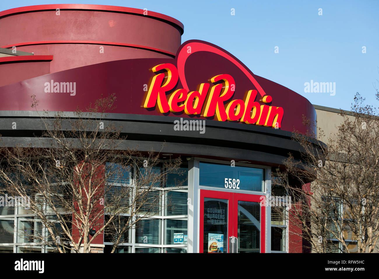Red Robin Logo High Resolution Stock Photography and Images - Alamy