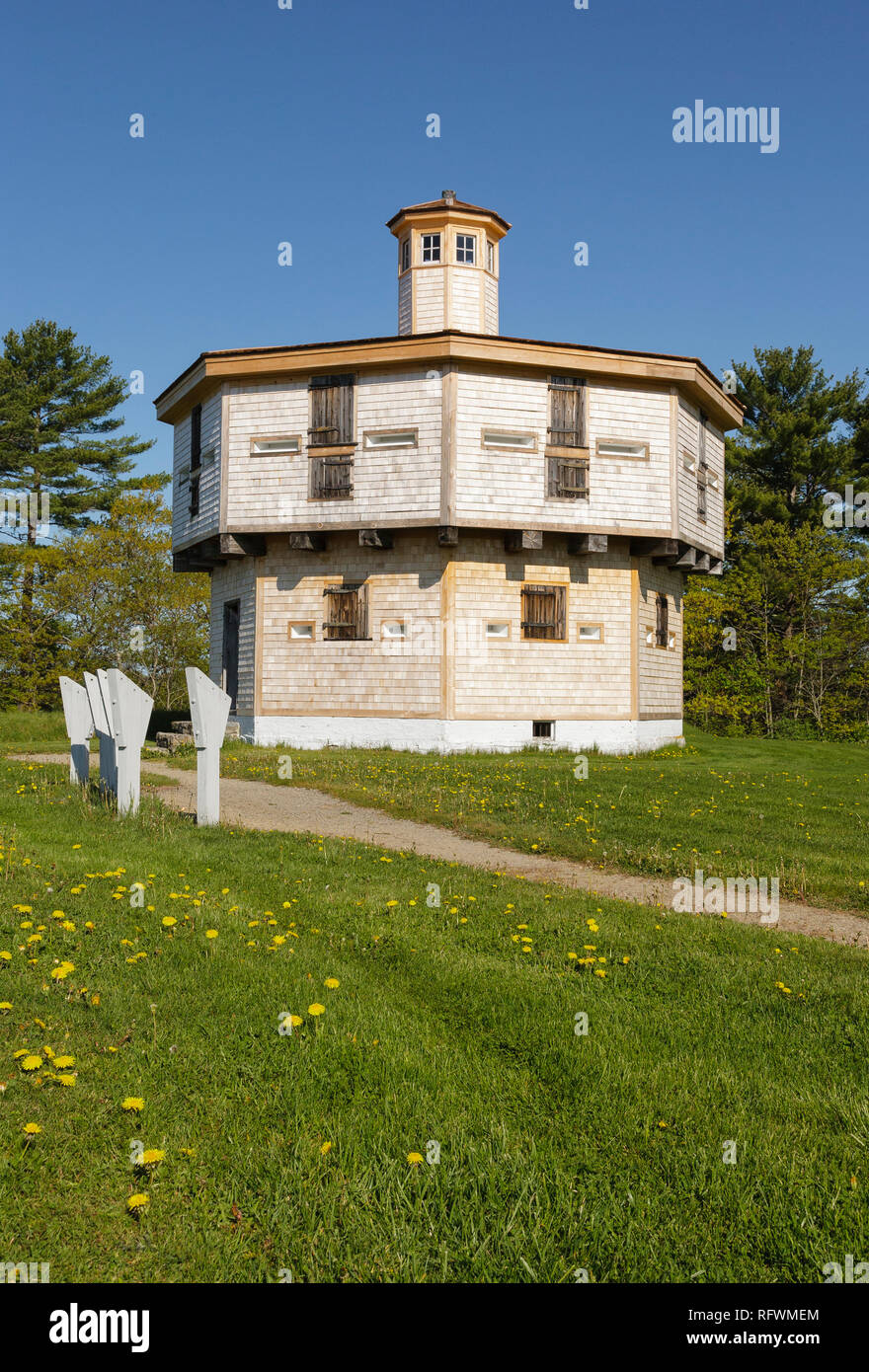 Octagon folly hi-res stock photography and images - Alamy