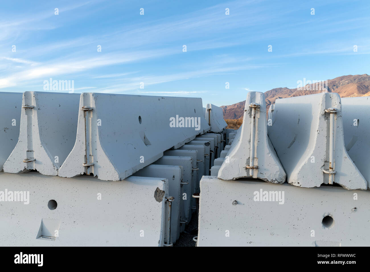 Cement barrier highway hi-res stock photography and images - Alamy