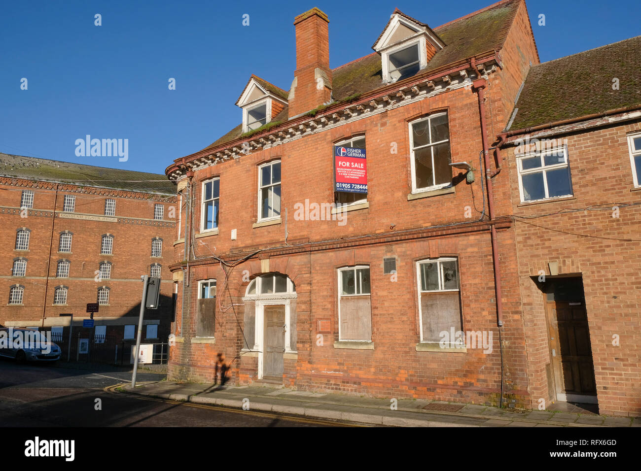 Empty commercial building hi-res stock photography and images - Alamy