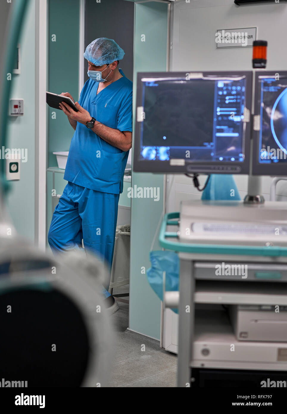 doctors working in the operating room Stock Photo - Alamy