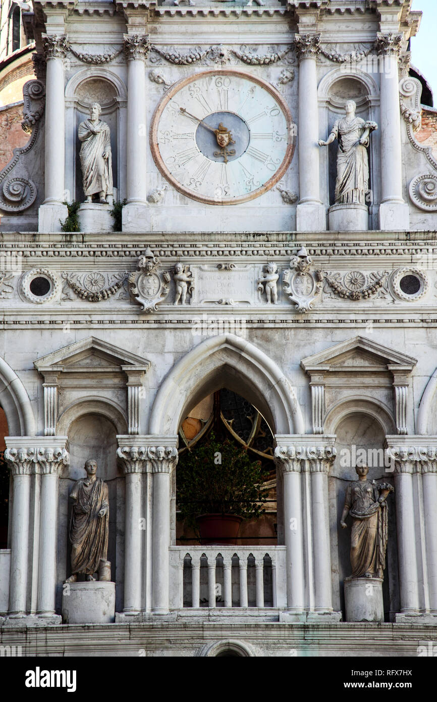 Palazzo ducale venice courtyard doges palace monument statues m hi-res ...