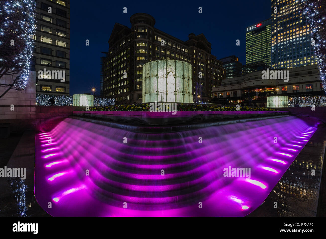 Cabot square fountains hi-res stock photography and images - Alamy