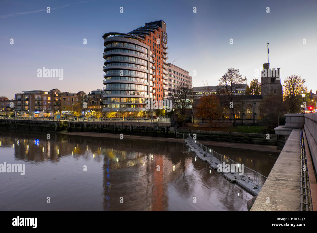 Putney embankment hi-res stock photography and images - Alamy