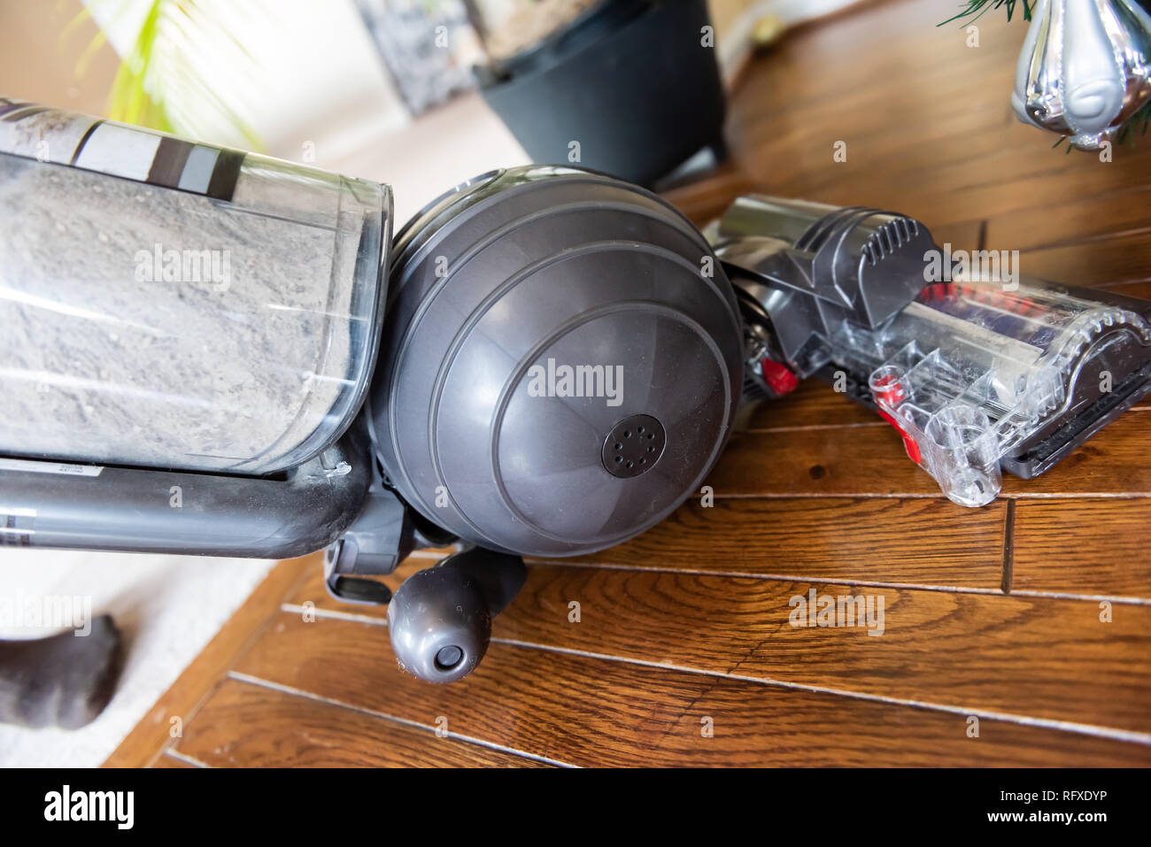 Cleaning house christmas hi-res stock photography and images - Alamy