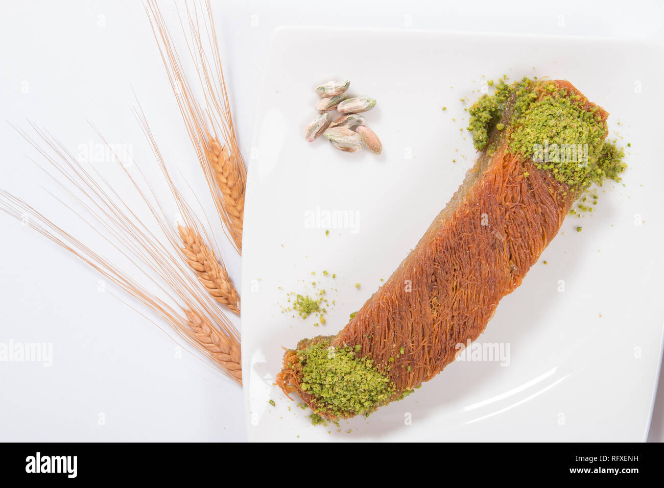 traditional turkish dessert and pistachio Stock Photo - Alamy