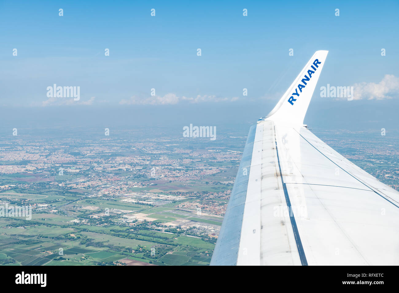 Airplane taking off pollution hi-res stock photography and images - Alamy
