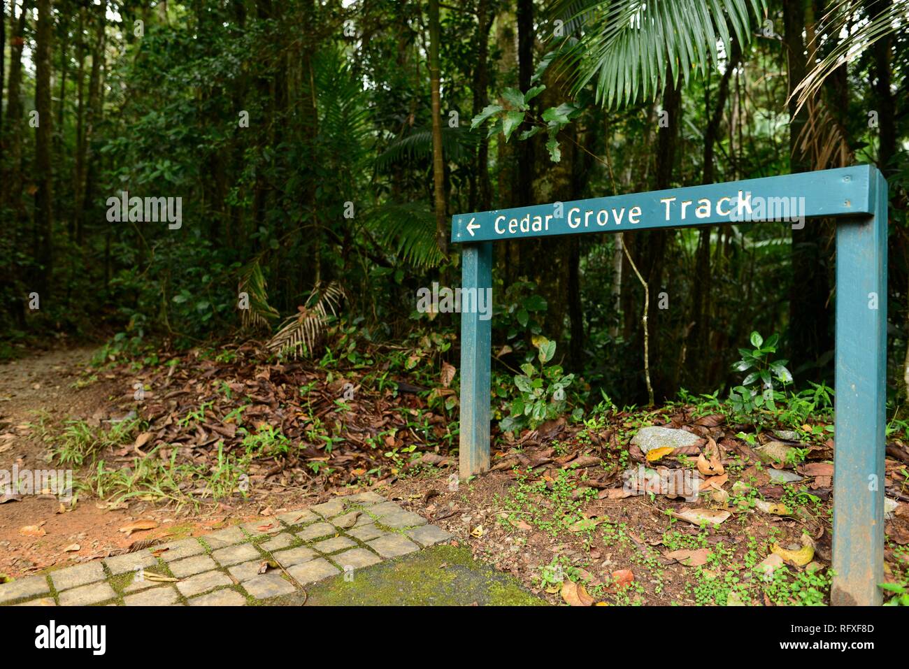 Cedar grove track sign hi-res stock photography and images - Alamy
