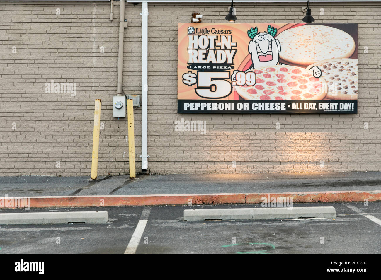 Little caesars pizza hi-res stock photography and images - Alamy