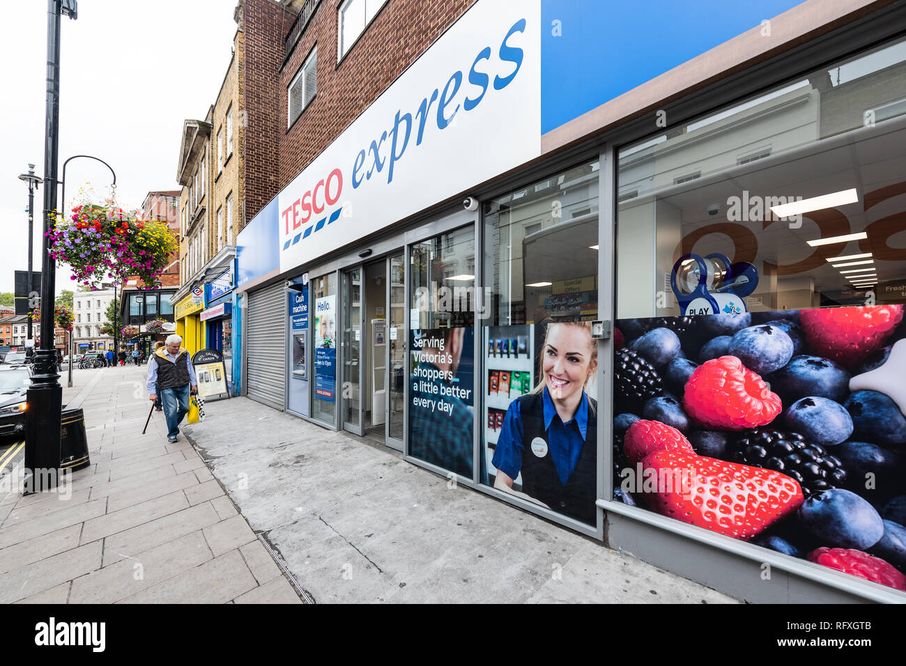 Tesco metro shop front hi-res stock photography and images - Alamy