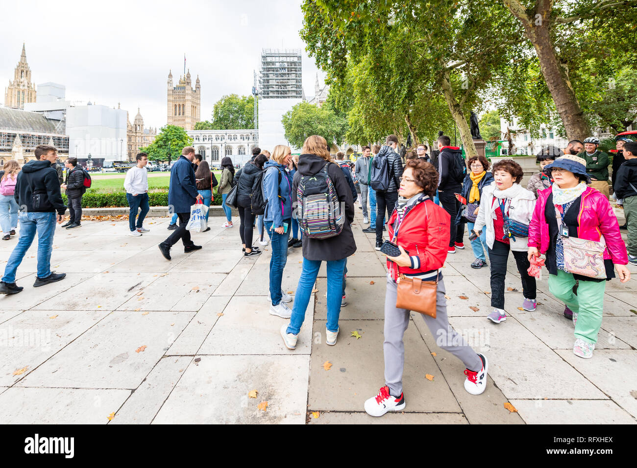 Asian family walking chinese street hi-res stock photography and images ...