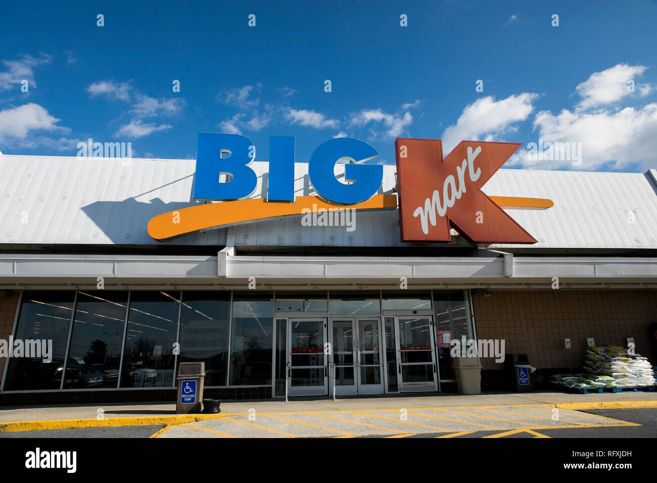 Kmart sign hi-res stock photography and images - Alamy