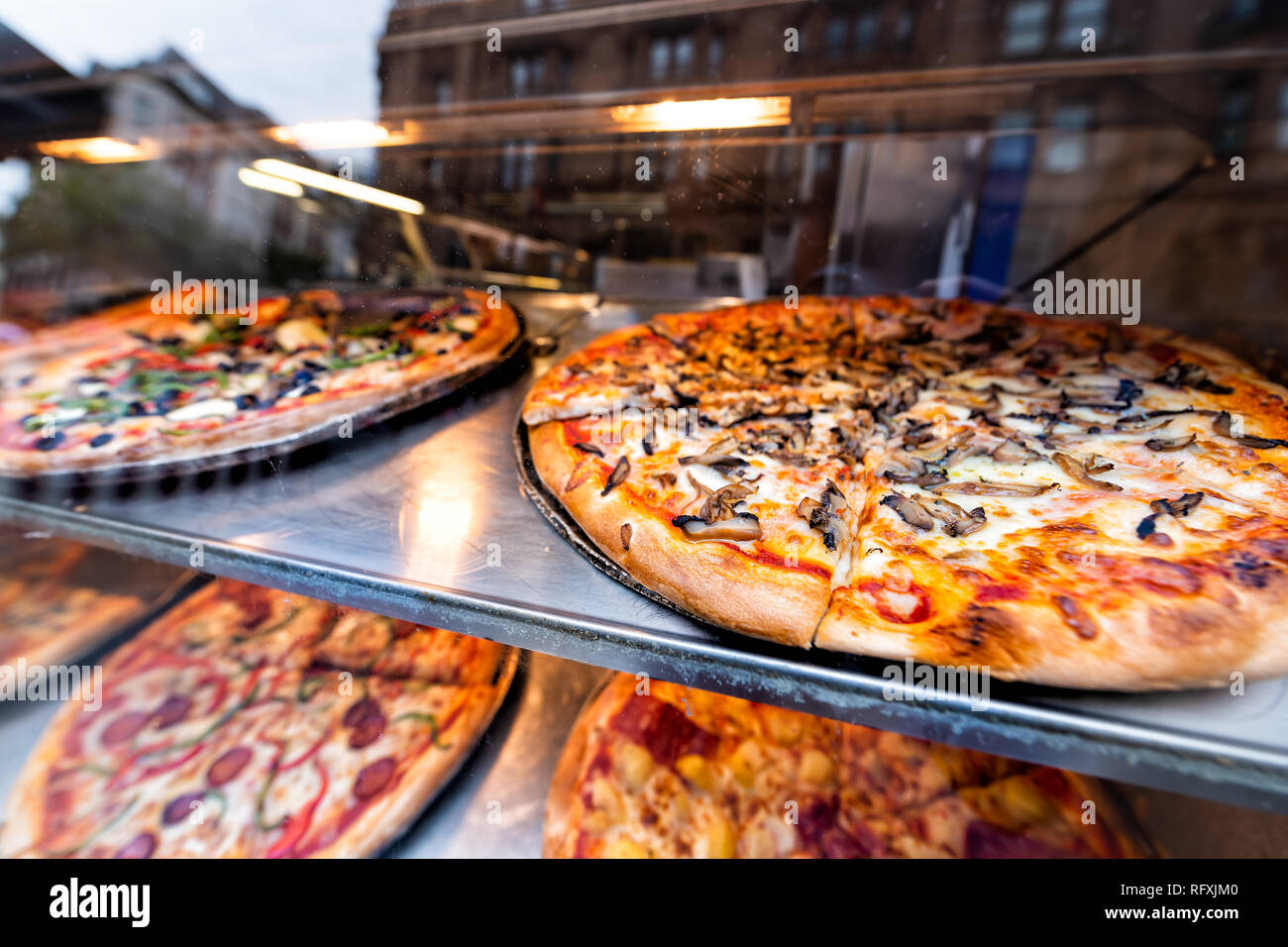 Pizza restaurant window display hi-res stock photography and images - Alamy