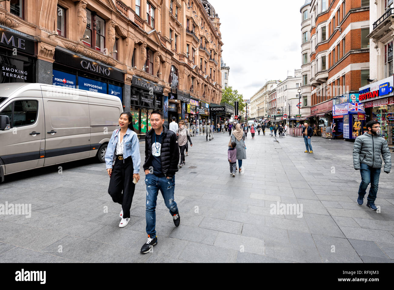 Asian shoppers london hi-res stock photography and images - Alamy