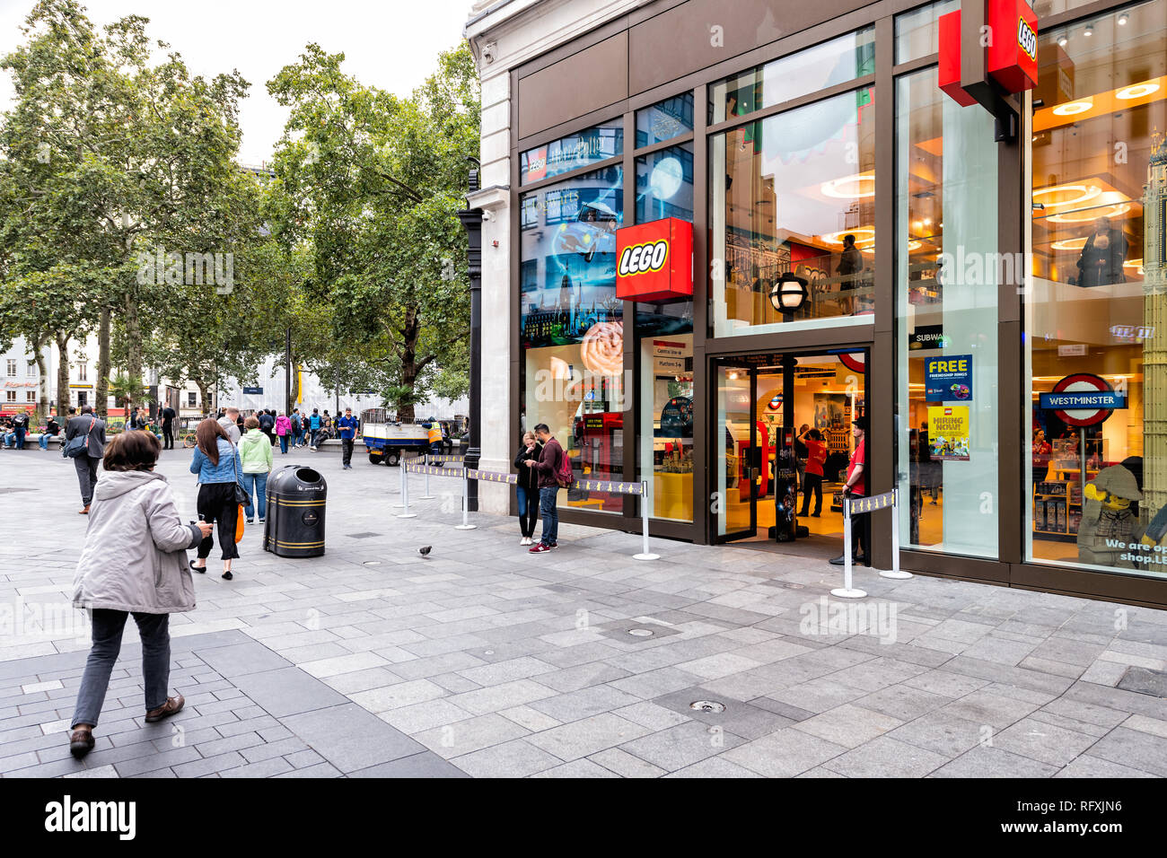 Lego people crowd hi-res stock photography and images - Alamy