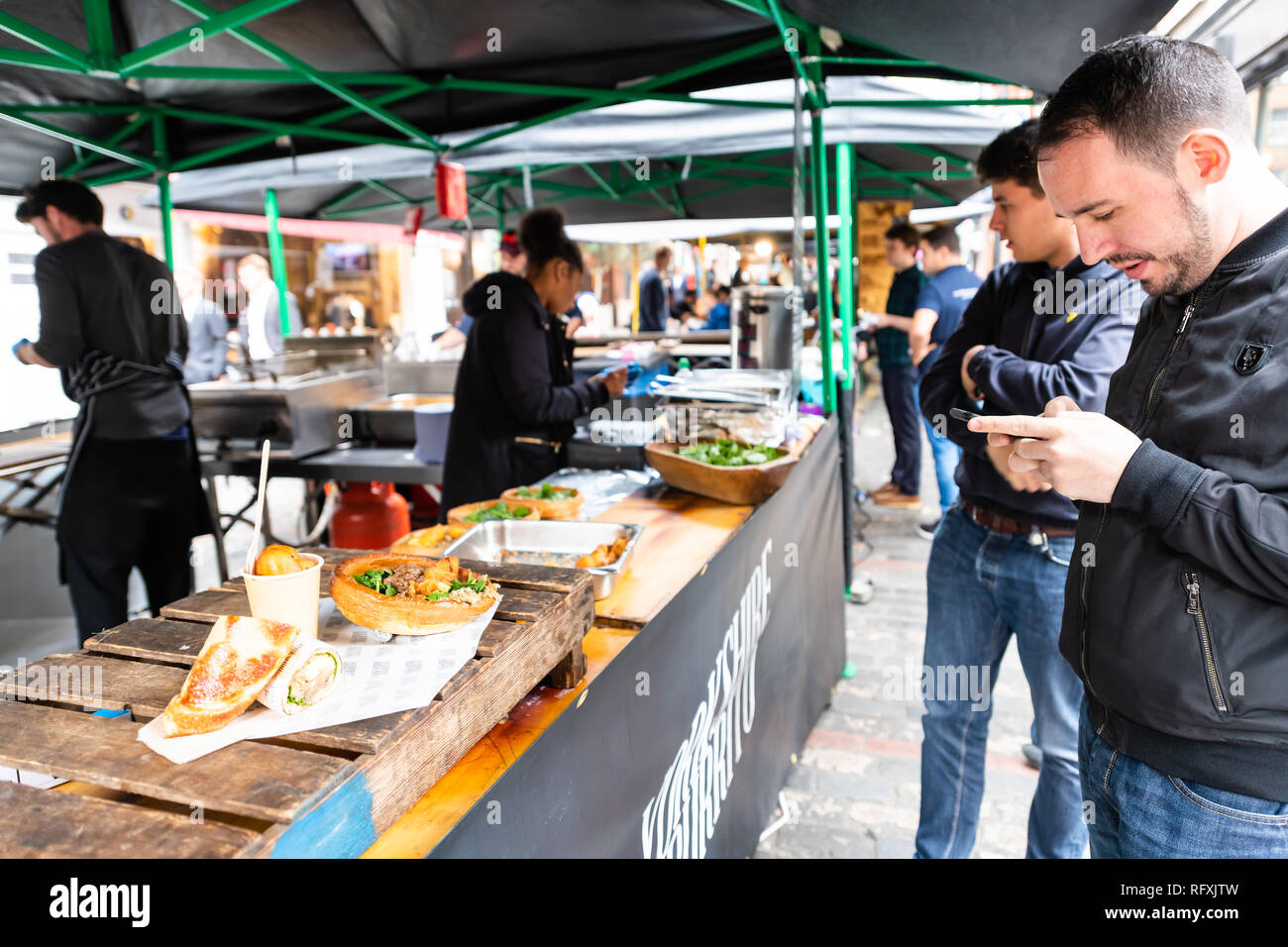 Yorkshire pudding stall hi-res stock photography and images - Alamy