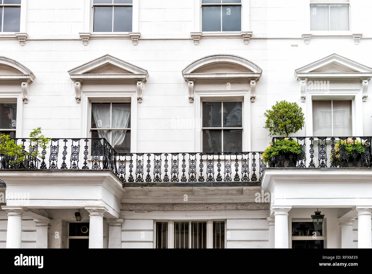 Chelsea apartments balcony hi-res stock photography and images - Alamy