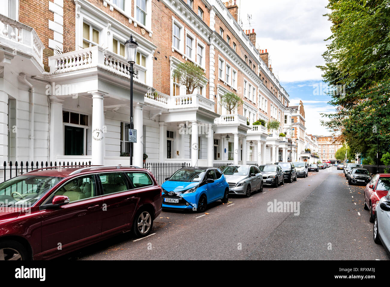 Kensington high street old hi-res stock photography and images - Alamy