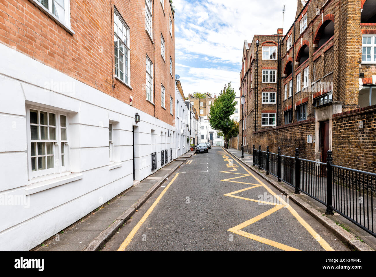 London, UK - September 16, 2018: Neighborhood district of Kensington ...