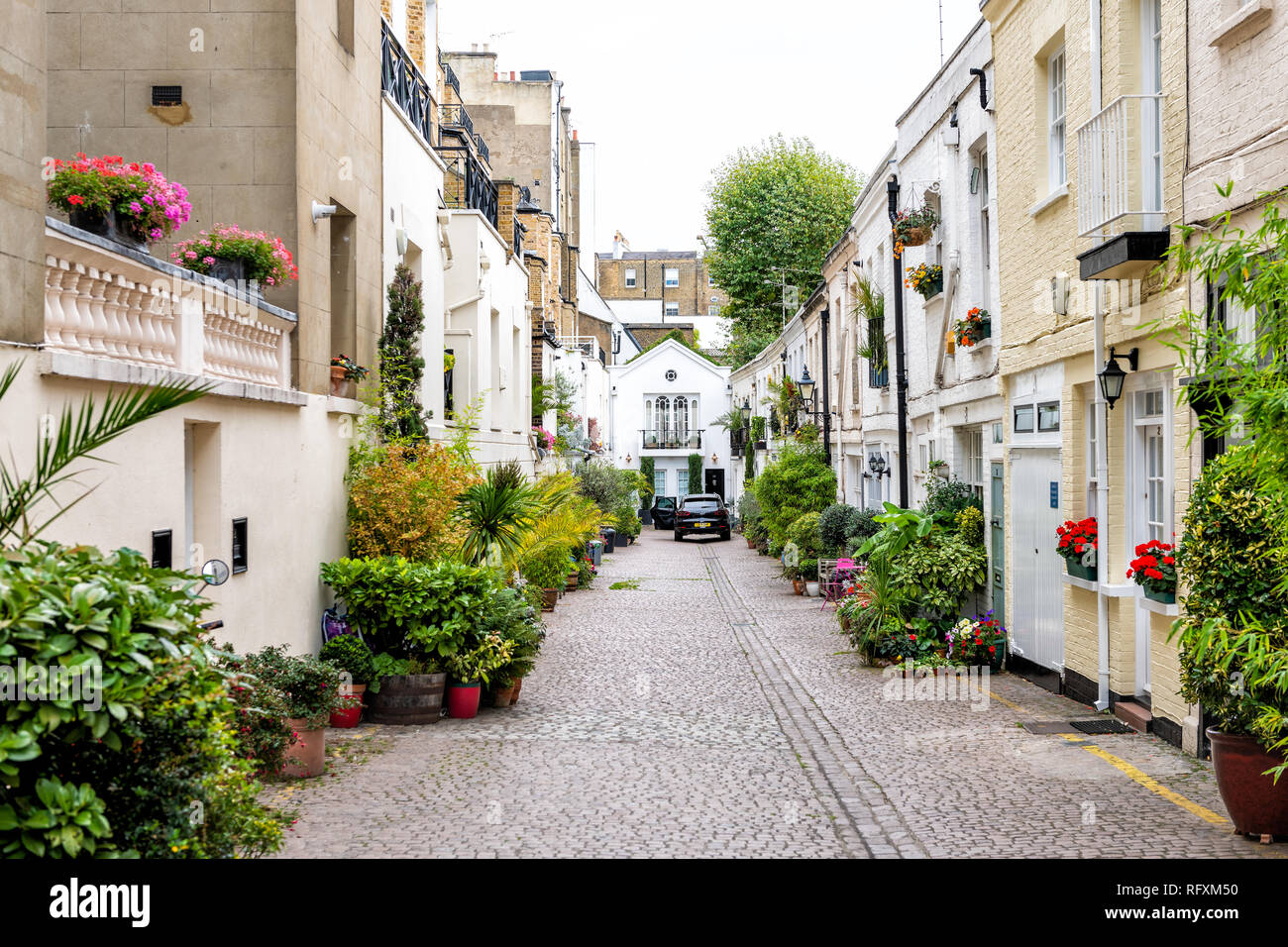 Luxury mews houses hi-res stock photography and images - Alamy