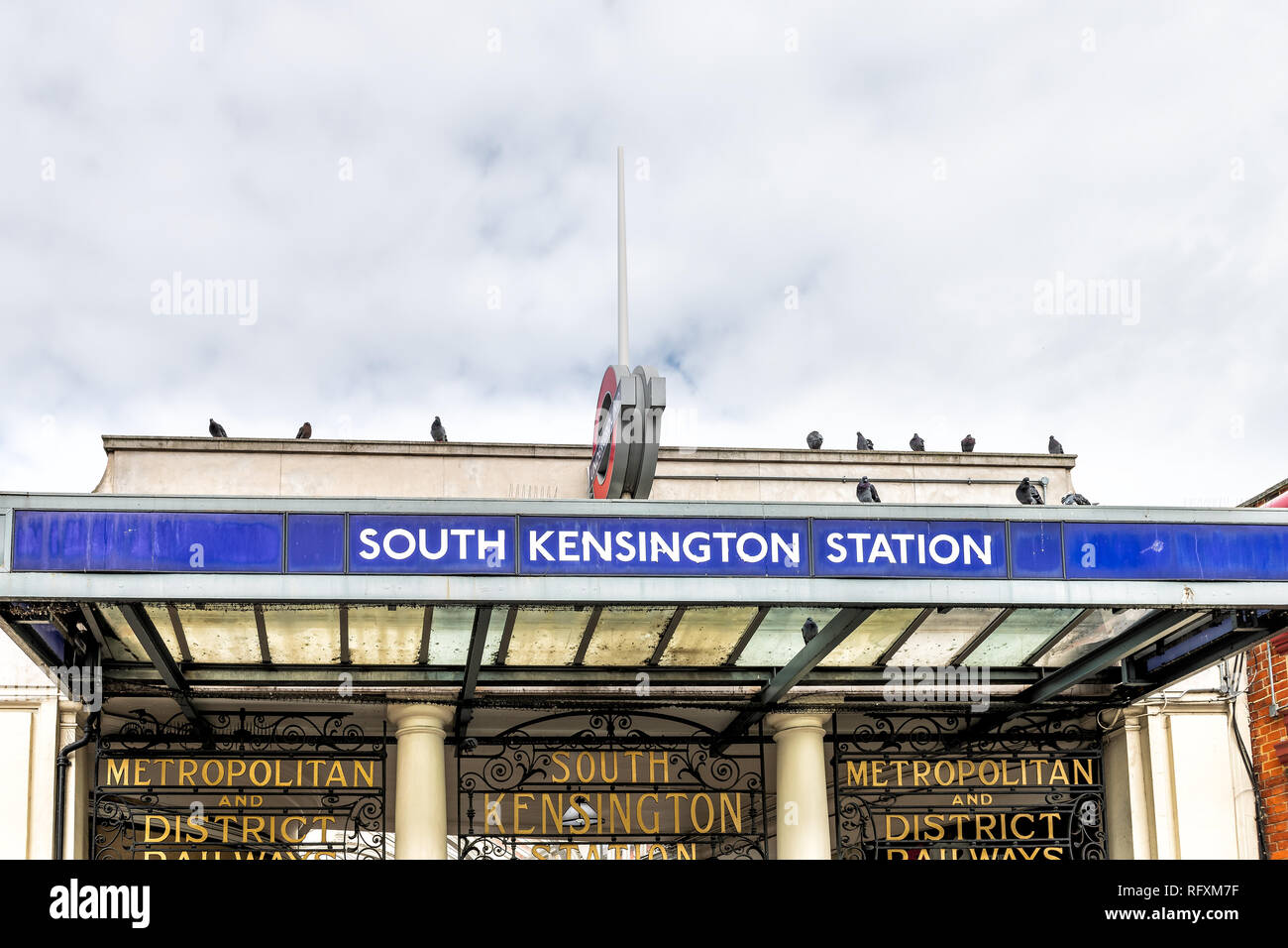 South kensington tube station subway hi-res stock photography and ...
