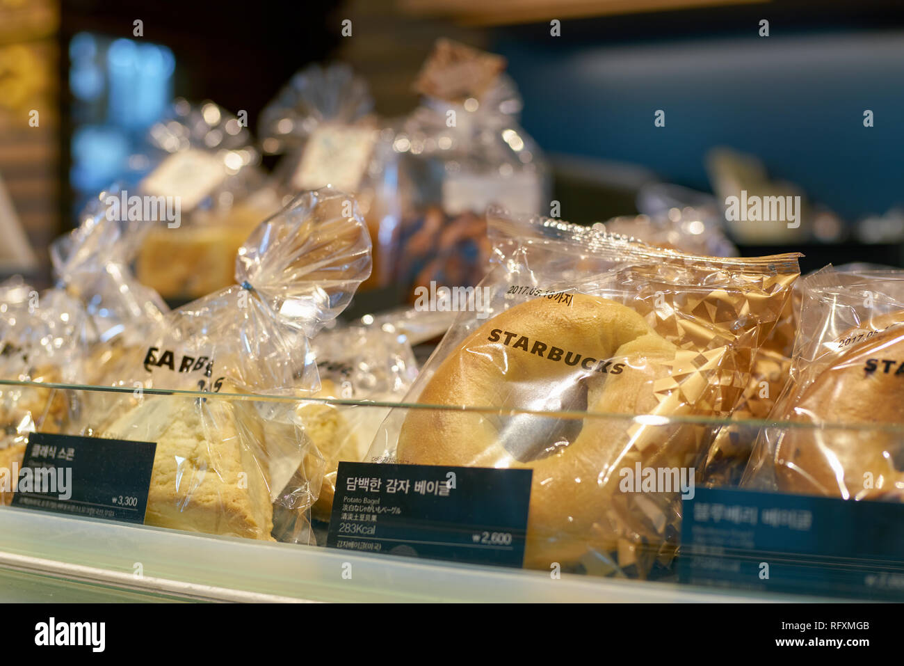 Starbucks pastries hi-res stock photography and images - Alamy