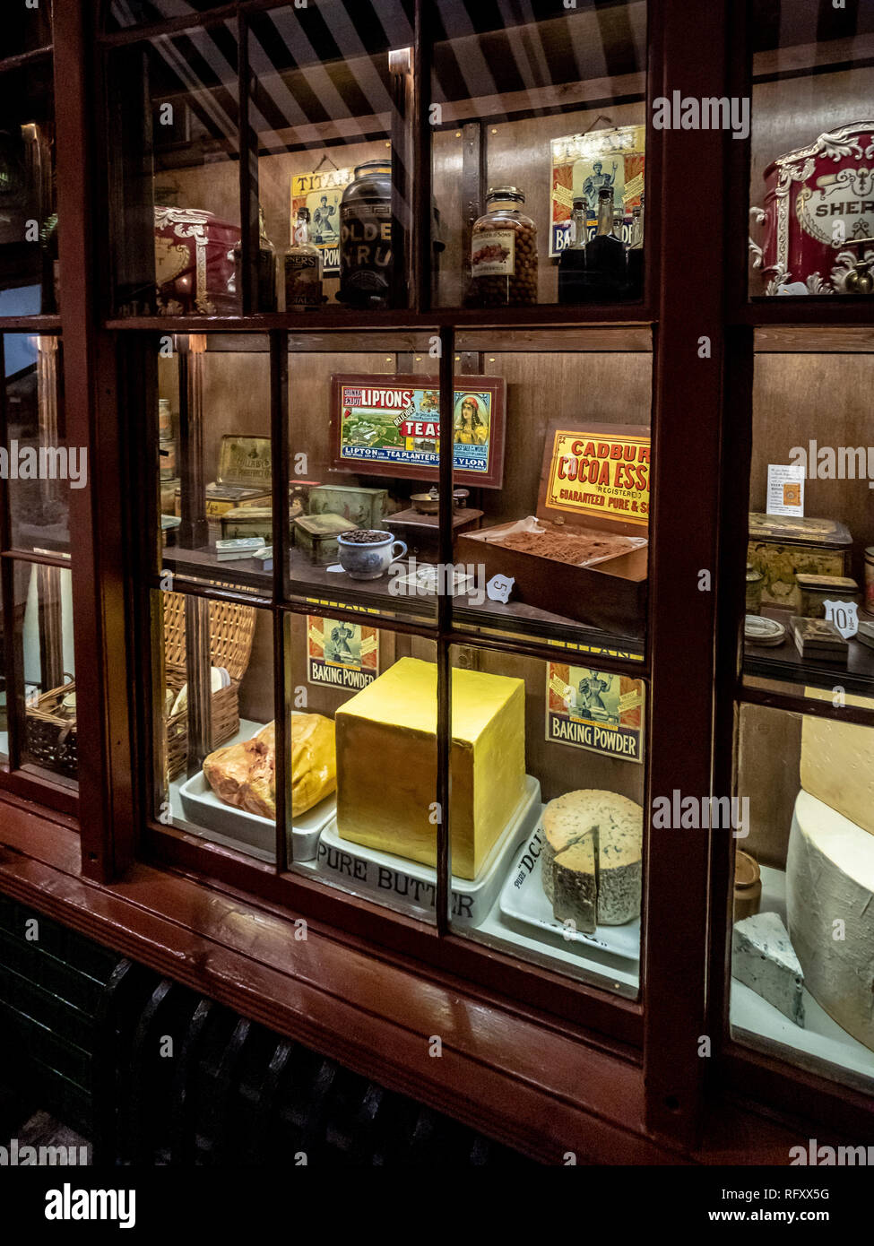 Victorian shop window hi-res stock photography and images - Alamy