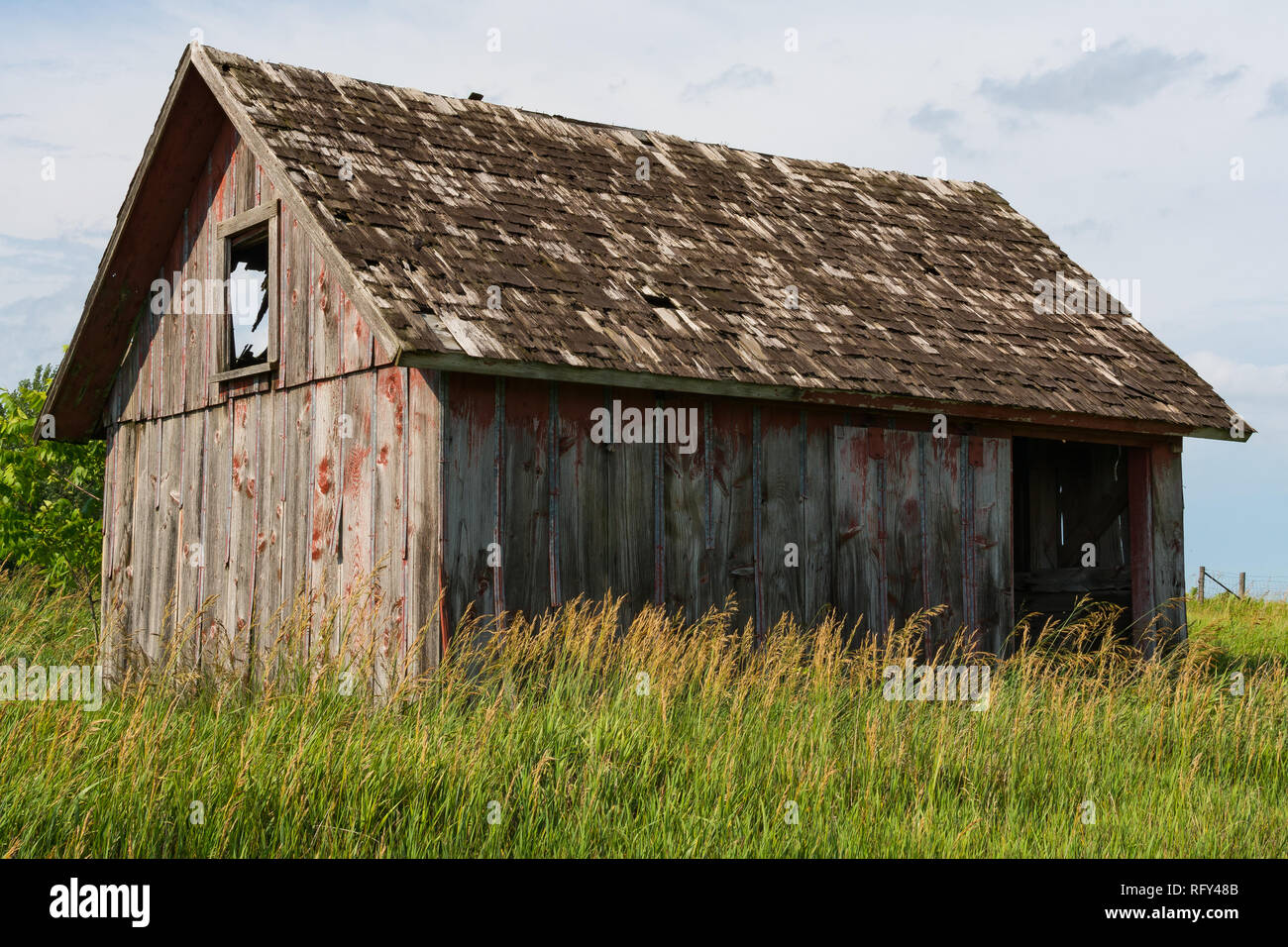 Small Wooden Barn High Resolution Stock Photography and Images - Alamy