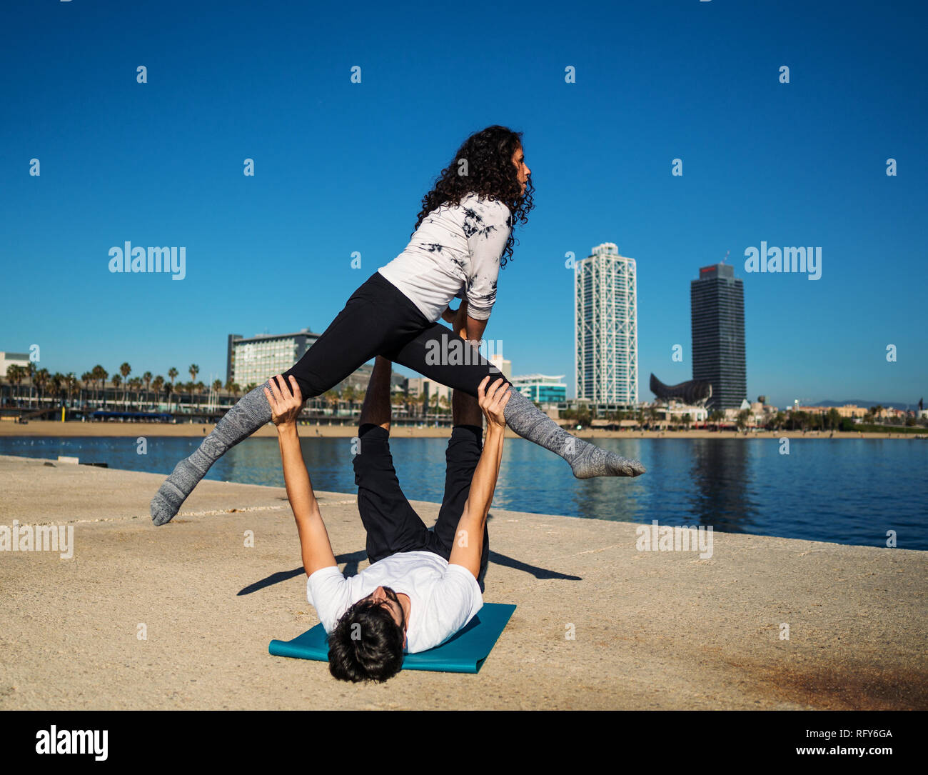 Acro pose hi-res stock photography and images - Alamy