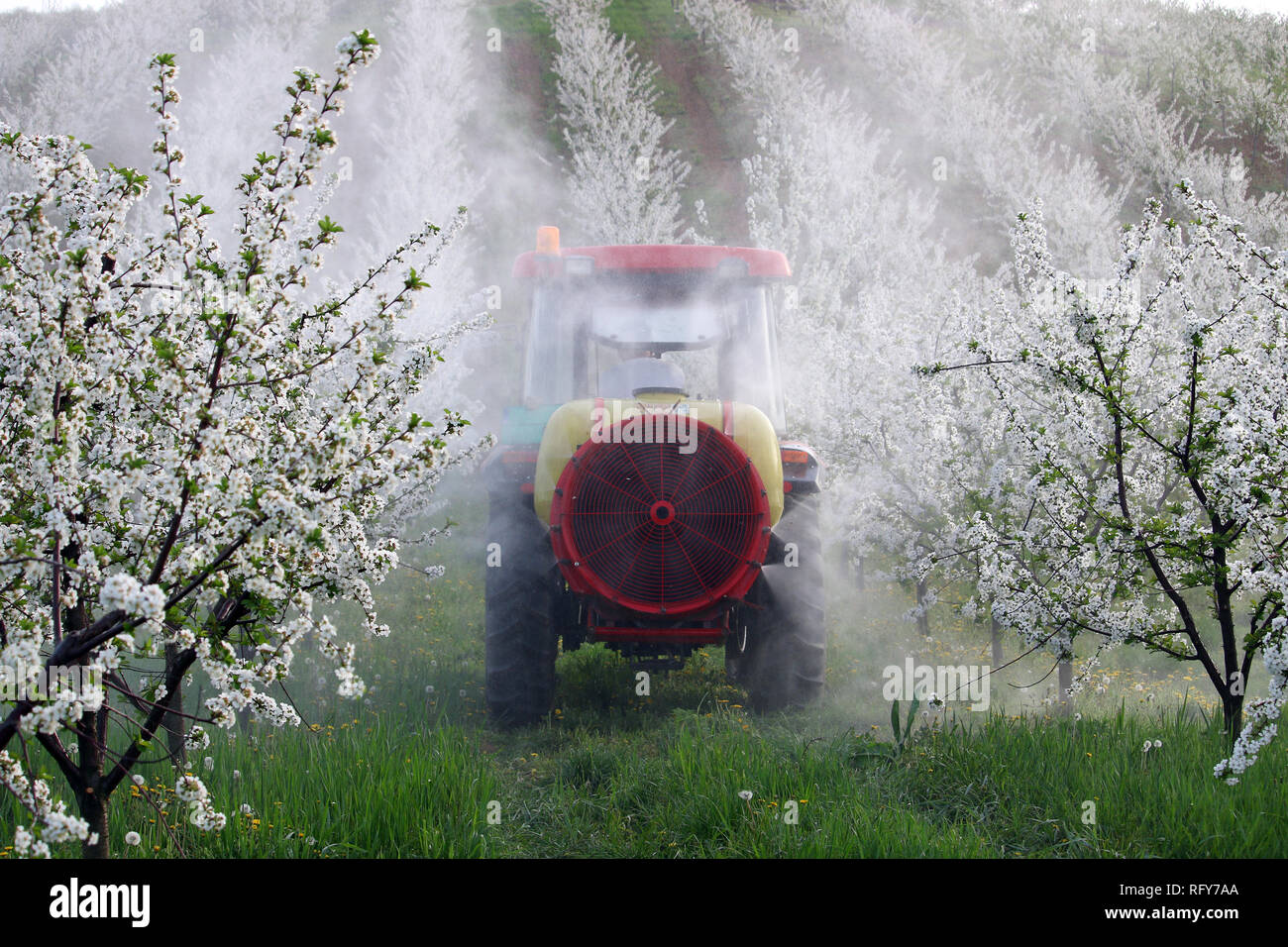 Farmer pesticide insecticide agriculture hi-res stock photography and ...