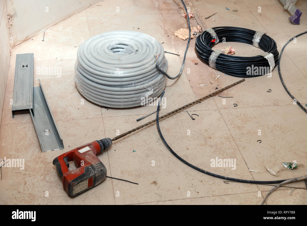 Wire insulation hi-res stock photography and images - Alamy