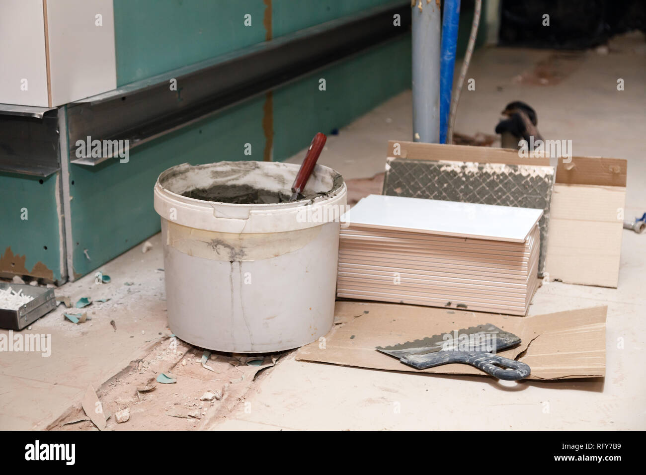 Concrete adhesive hi-res stock photography and images - Alamy