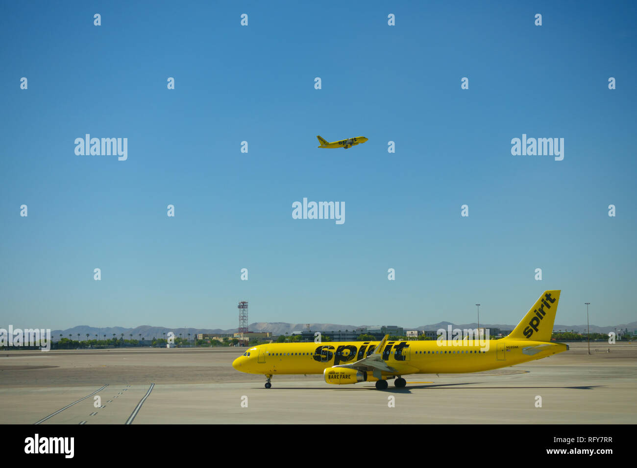 Yellow spirit airlines airbus a320 hi-res stock photography and images ...