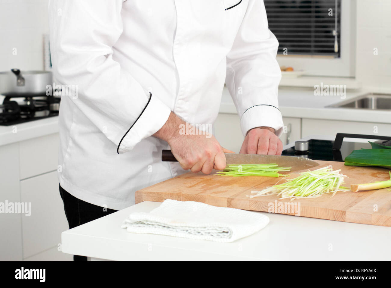 Chef technique hi-res stock photography and images - Alamy