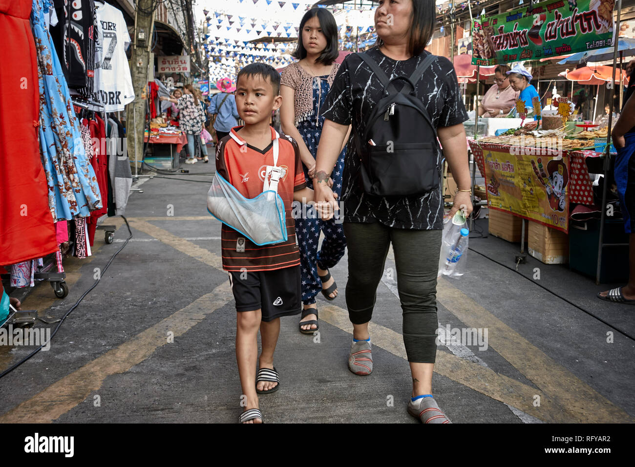 Child with a broken arm in a plaster cast Stock Photo - Alamy