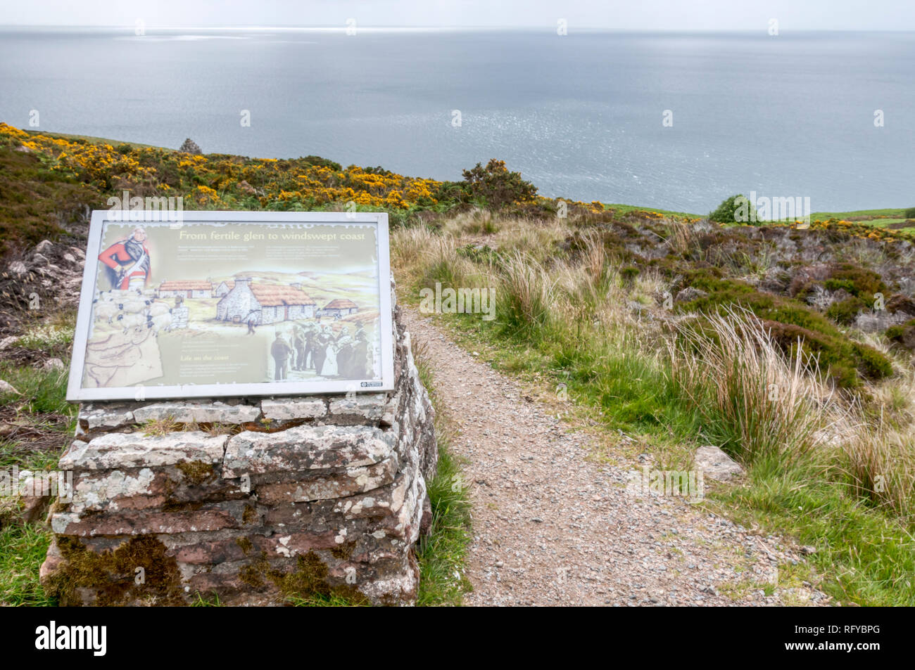Scottish highland scottish monuments hi-res stock photography and ...