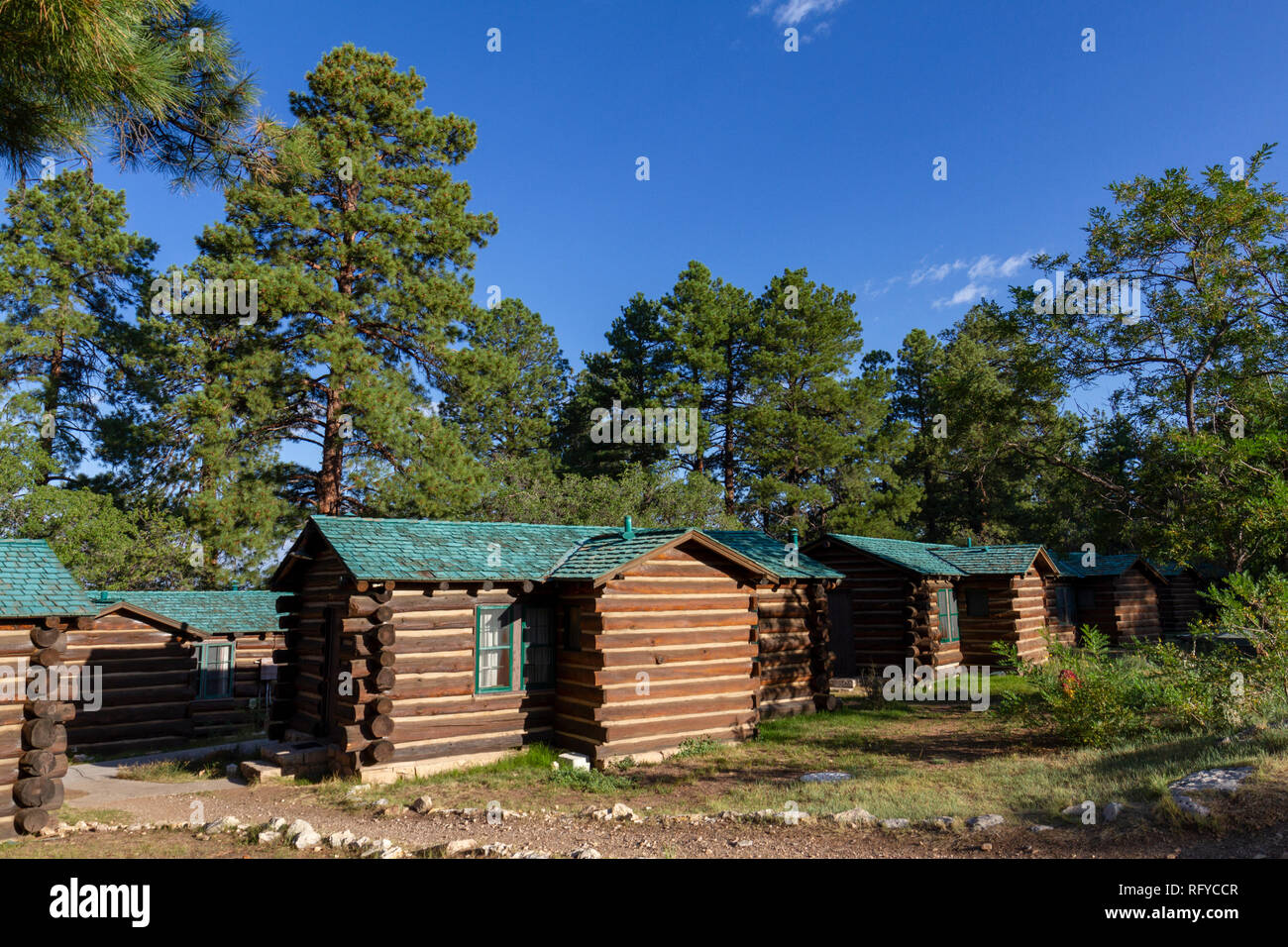 Lodge cabins hi-res stock photography and images - Alamy