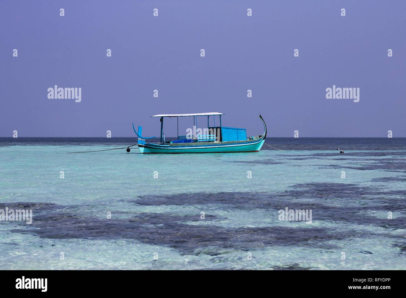 Dhoni traditional maldivian fishing boat hi-res stock photography and ...