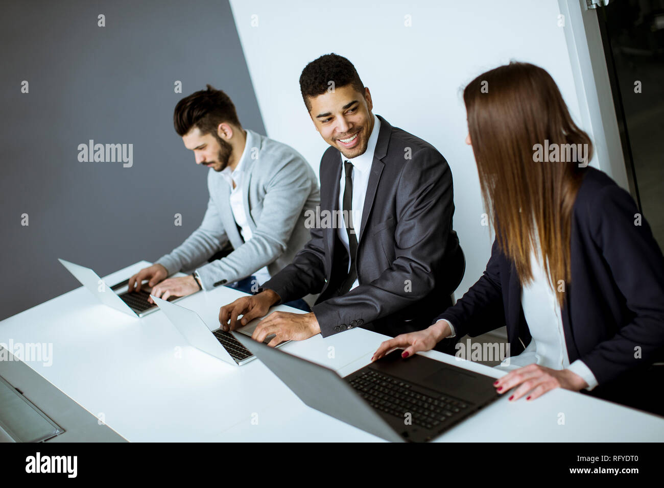 Team businessmen sharing ideas hi-res stock photography and images - Alamy