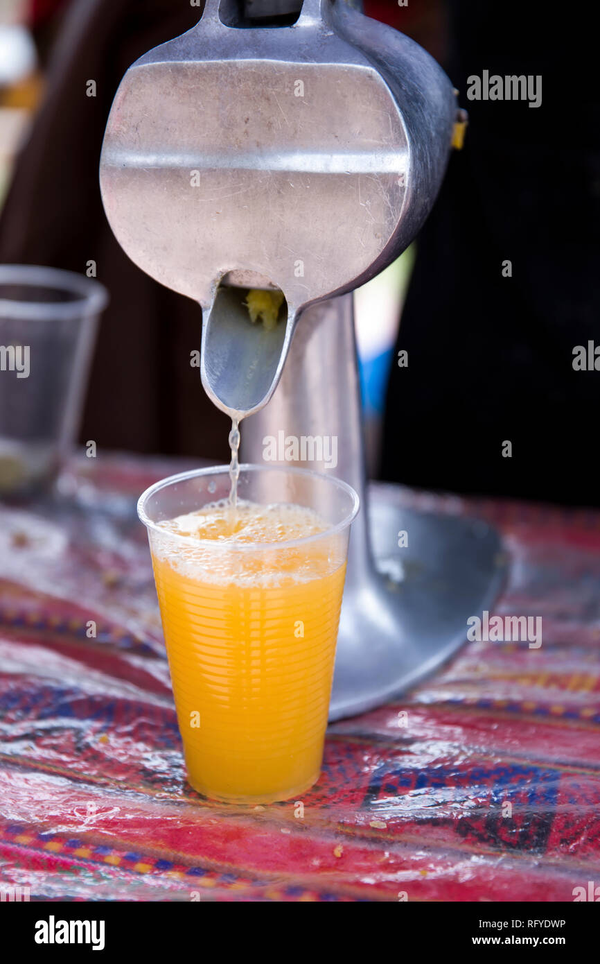 Squeezing fresh orange juice hi-res stock photography and images - Alamy