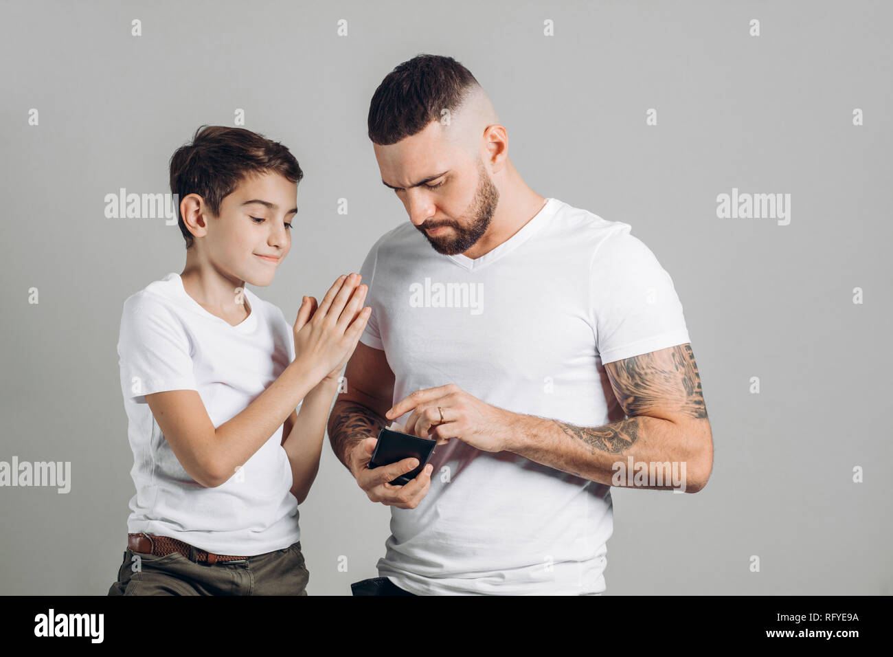 Father giving money son hi-res stock photography and images - Alamy