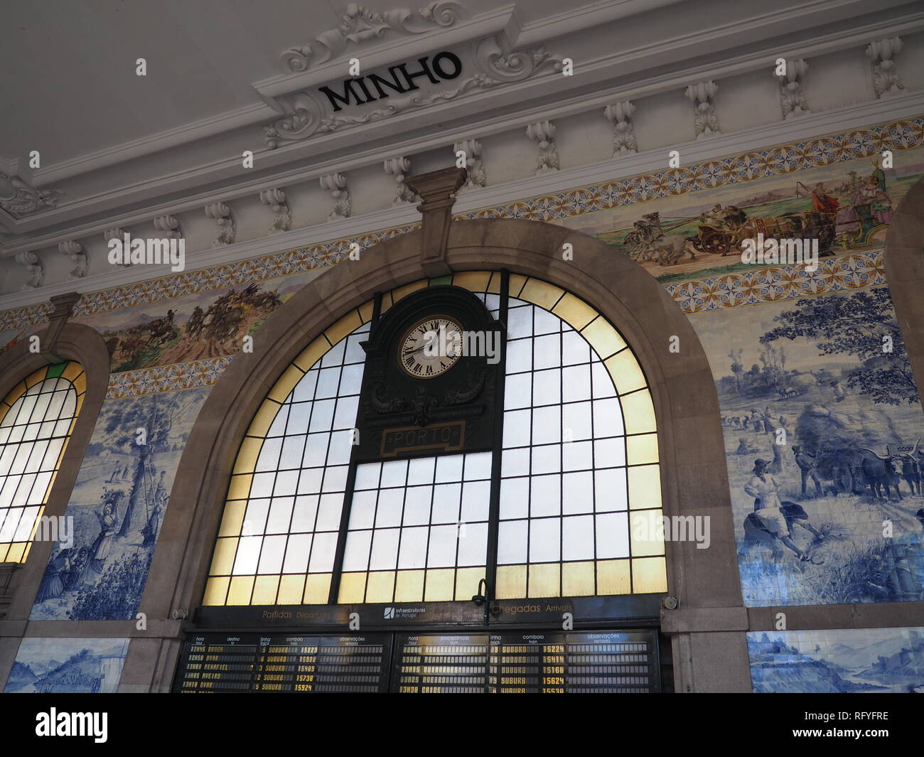 Station Clock in Tile-adorned vestibule of São Bento Railway Station ...