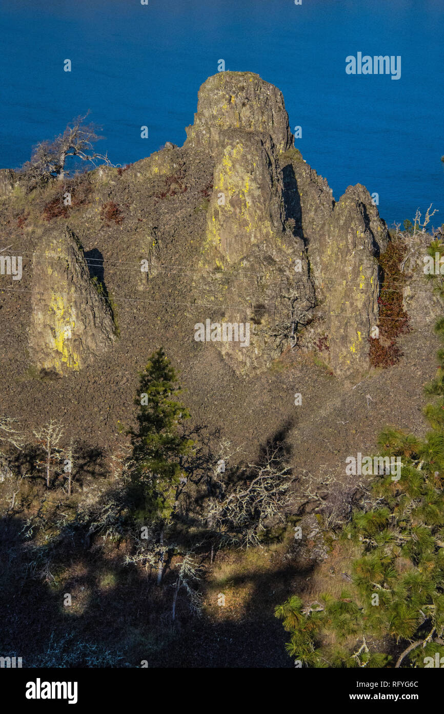 Basalt Rock out-crop next to Columbia River, on Oregon-side Stock Photo ...